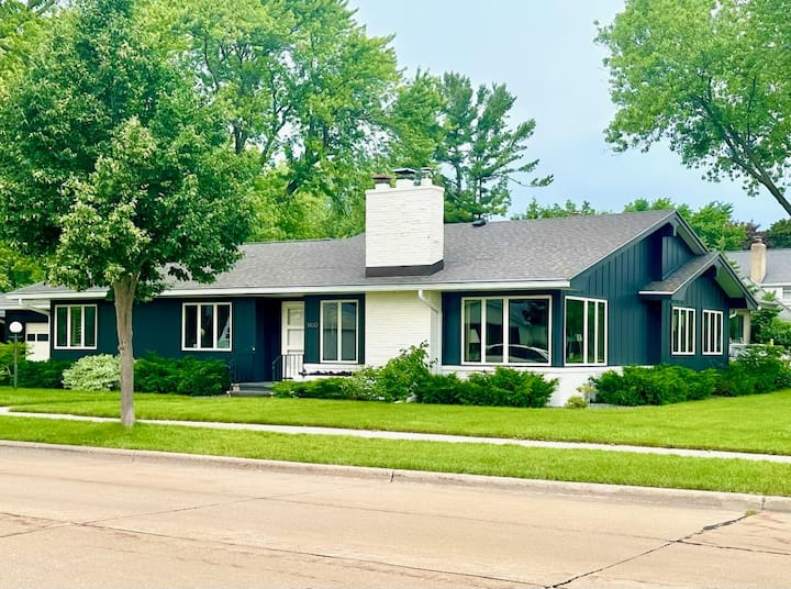 Midcentury Modern Lake Winnebago - Oshkosh, WI