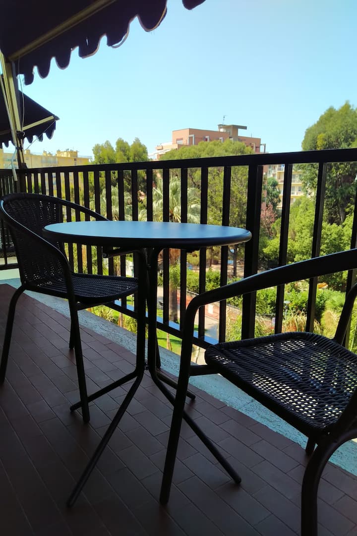 La Vela Di Franco: Un Porto Sicuro Per Viaggiatori - Sanremo