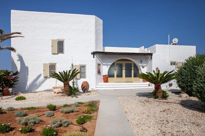 Spacious Beach Villa W Bbq, Ideal For Kite Surfers - Paros