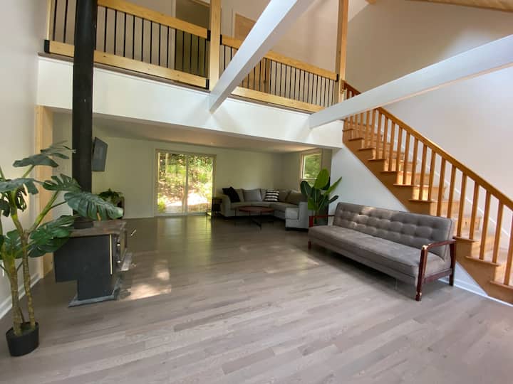 Cozy 3 Bedroom House Completely Remodeled - Saratoga Springs, NY