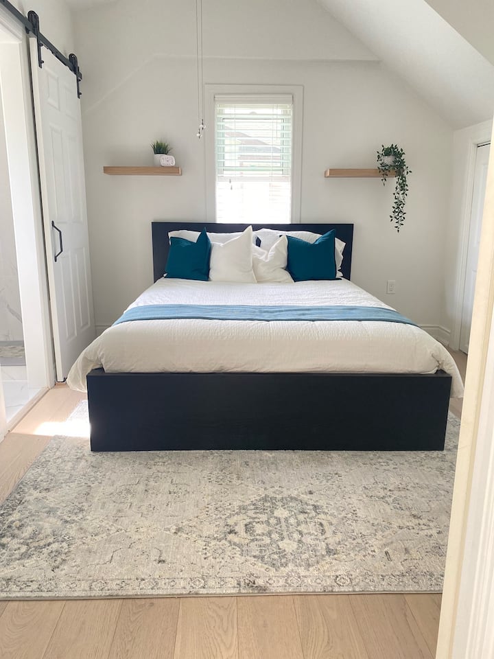 Master Bed/ensuite In Bowmanville - Bowmanville