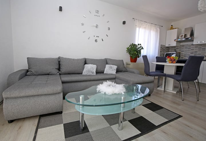 Apartman Mia Nudi Najbolje Za Vas I Vašu Obitelj - Šibenik