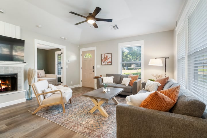 3rd Street Retreat! Tu, Fairgrounds, 2 Car Garage - Tulsa, OK
