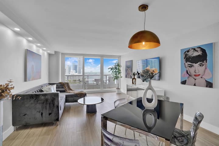 Big Energy! Water Views And Newly Renovated! - Miami