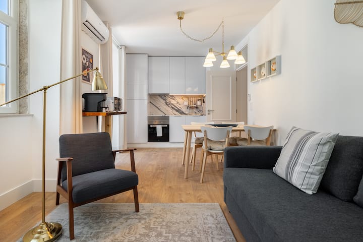 Modern Lisbon Apartment With Balcony By Soulplaces - Alfama