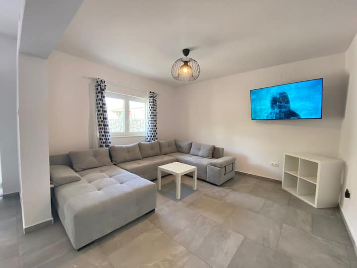 Lovely Two Bedroom Apartment In Novi Vinodolski - Novi Vinodolski