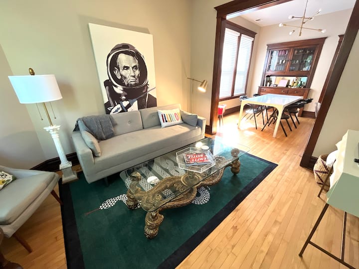 Irving Park/avondale Updated Vintage Top Unit - Oak Park, IL