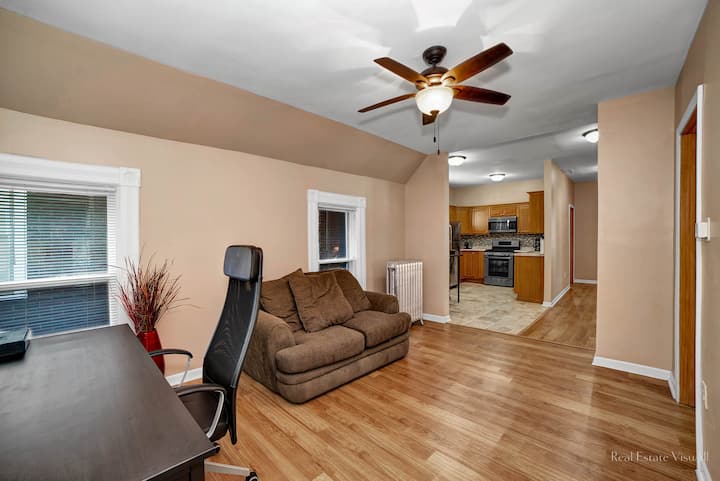 Historic Landmark Near The Heart Of Aurora Room #2 - Aurora, IL