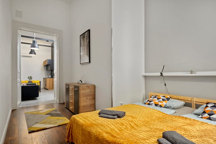 Modern Apartment - 2 Bedrooms, 2 Bathrooms - Budapest