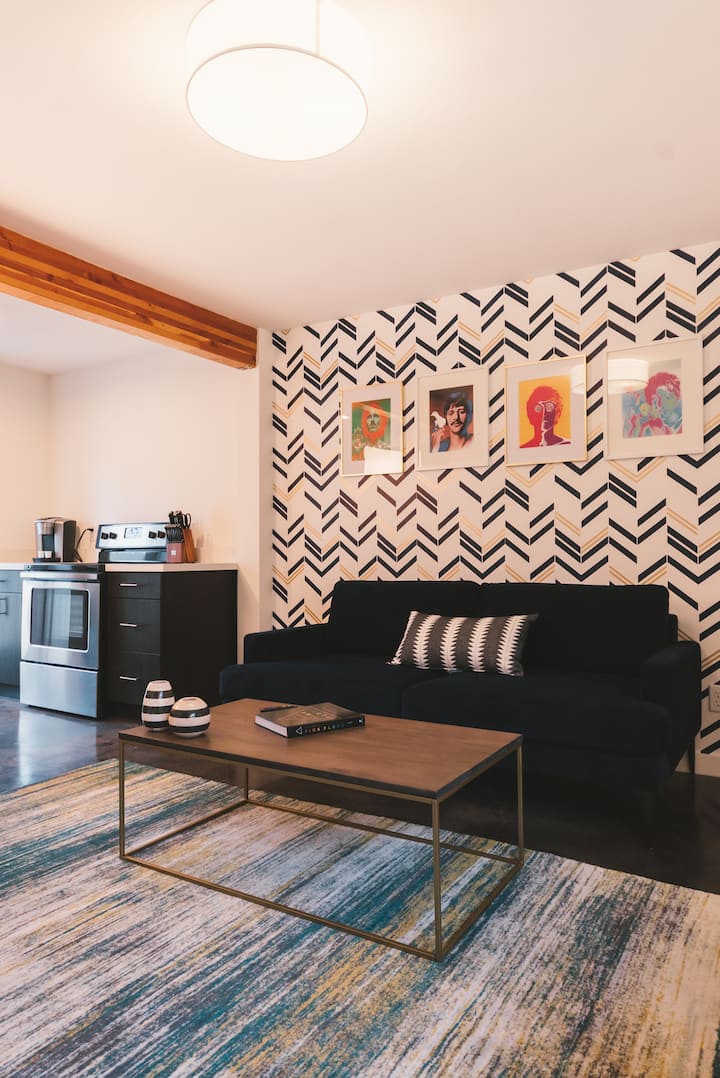Athena | 1br Downtown Scene Apt. - Phoenix-Sky-Harbor Airport (PHX)