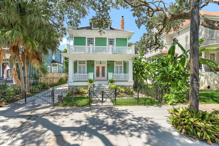 Classy Upscale Home | Perfect Uptown Location - New Orleans, LA