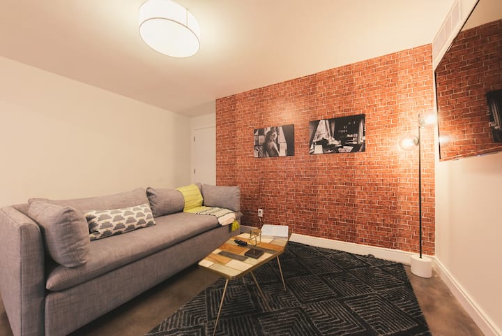 Dionysus | 1br-1st Floor Downtown Apt - Phoenix-Sky-Harbor Airport (PHX)