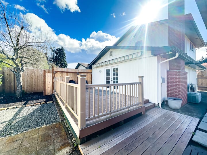 Clean Hottub, King Bed, Autzen->3 Min, Fenced Yard - Eugene, OR