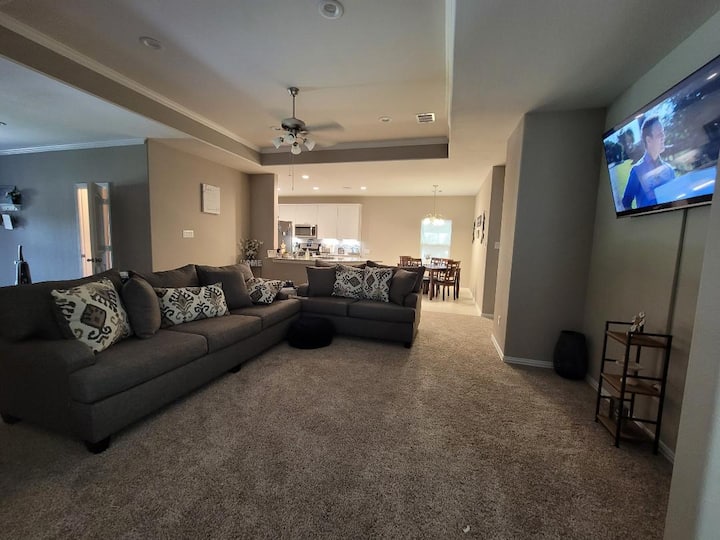 Beautiful 3 Bed 2.5 Bath Home With Long Drive Way - Texas City, TX