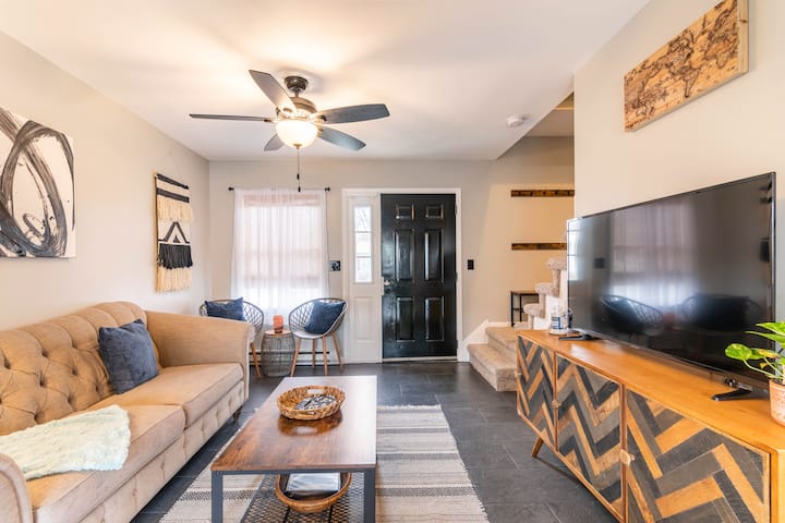 Private Townhouse Close To Everything! Cityside - Providence, RI