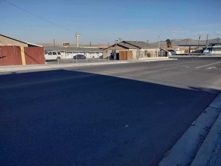 Smart Lock * 3 Beds * Wifi * Private * Motel 7 - Barstow