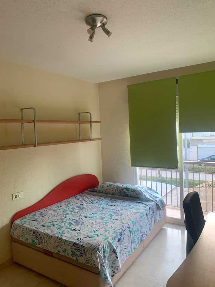 Amplia Habitación Con Piscina - Oliva