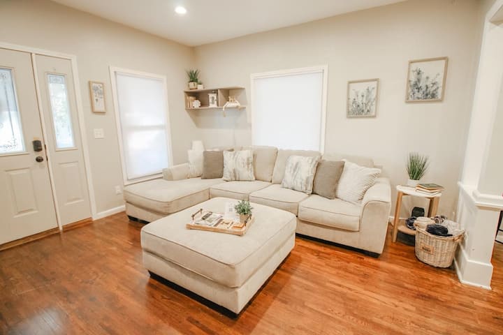 Private Patio W/ Grill + Game Room | Sleeps 10! - Wichita, KS