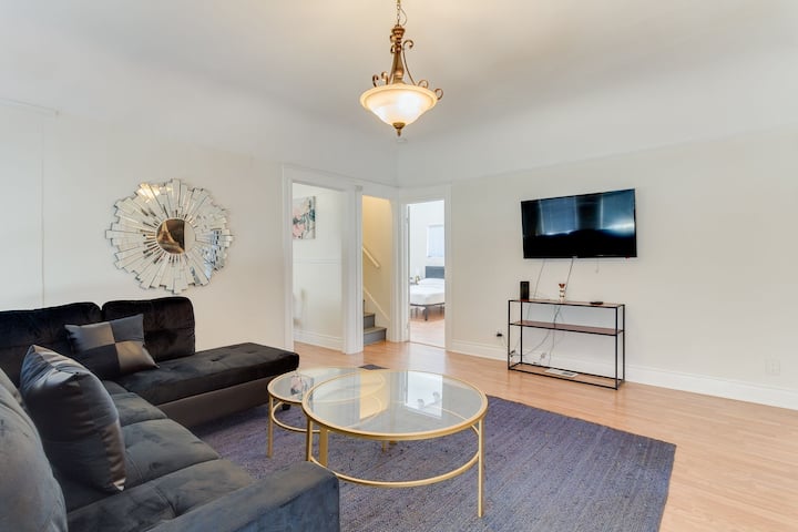 5 Bedroom Koreatown Charmer Near Downtown La - Los Ángeles, CA
