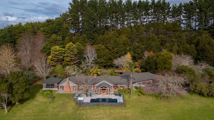 A Place Of Serene Beauty And Luxurious Comfort - Warkworth