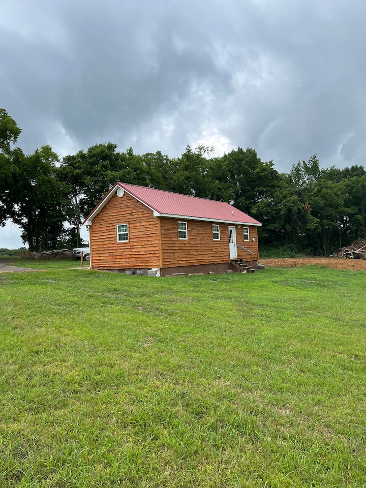 Beautiful Cedar Cabin. Fully Equipped. - Bledsoe Creek State Park, Gallatin