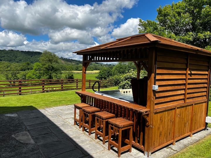 Cwmgwyn Farm
Self-contained 2 Bed With Hot Tub - Llandovery