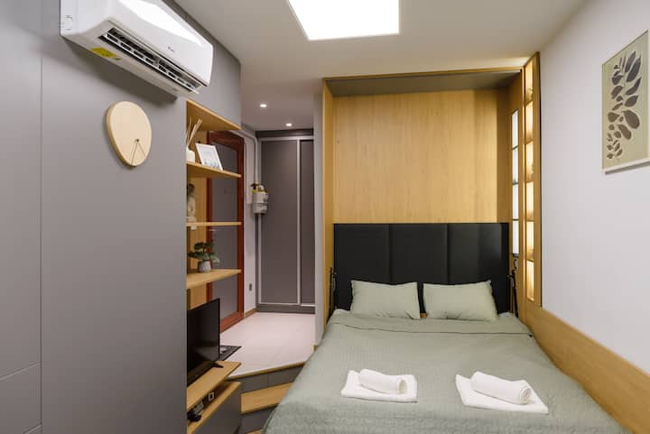 Tiny Lair With Free Wifi And All Amenities! - Budapest