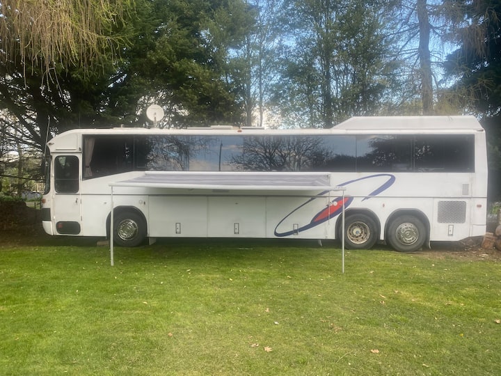 12 M Bus Fully Equipped Lake Views  Rural Setting - Taupō