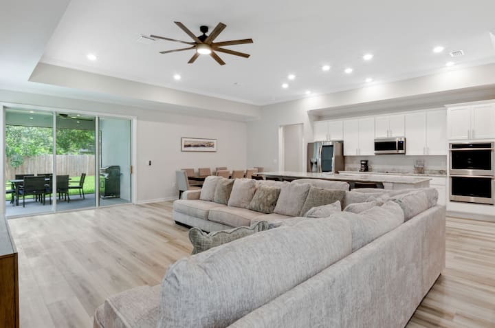 Spacious 5-bedroom Oasis - Great For Group Stays! - Tampa, FL