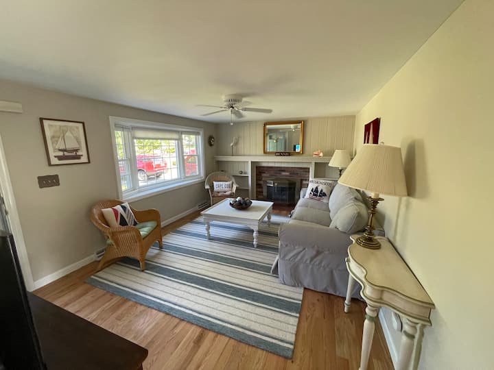 Charming 3 Bed 2 Bath Centrally Located Cape House - Yarmouth, ME