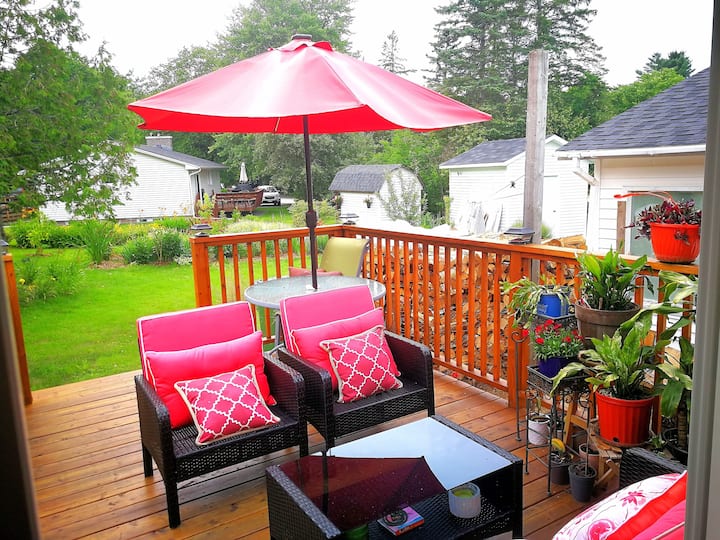 Monstera Plant House: Private Bedroom In Home - Fredericton