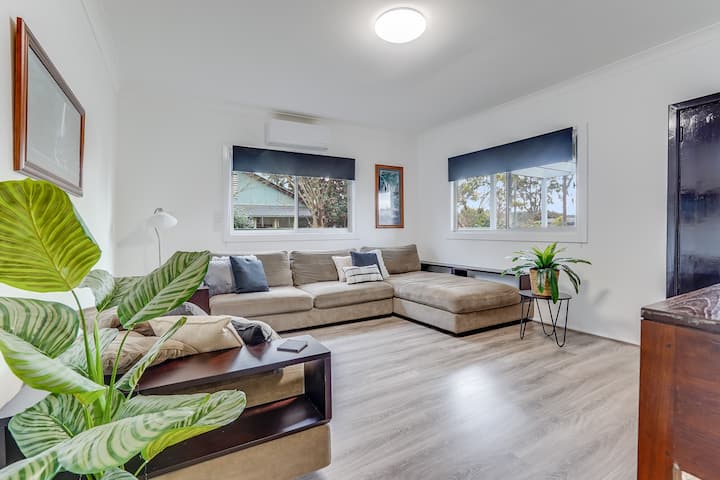 Bright And Airy, 3 Bedroom Home, Walk To Town - Buxton, Australia