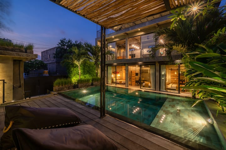Tropical 3 Bedroom Hideaway W/ Rooftop 15min Beach - Bali