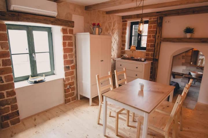 Villa Kolar Apartment Für 2 Mit Kleiner Terrasse - Pirovac