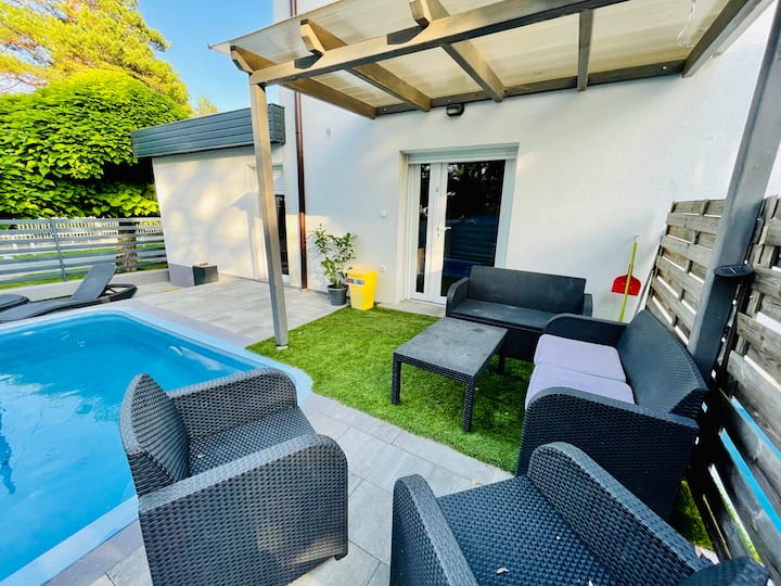 Happy Home Ii. Private Pool Apartment - Siófok