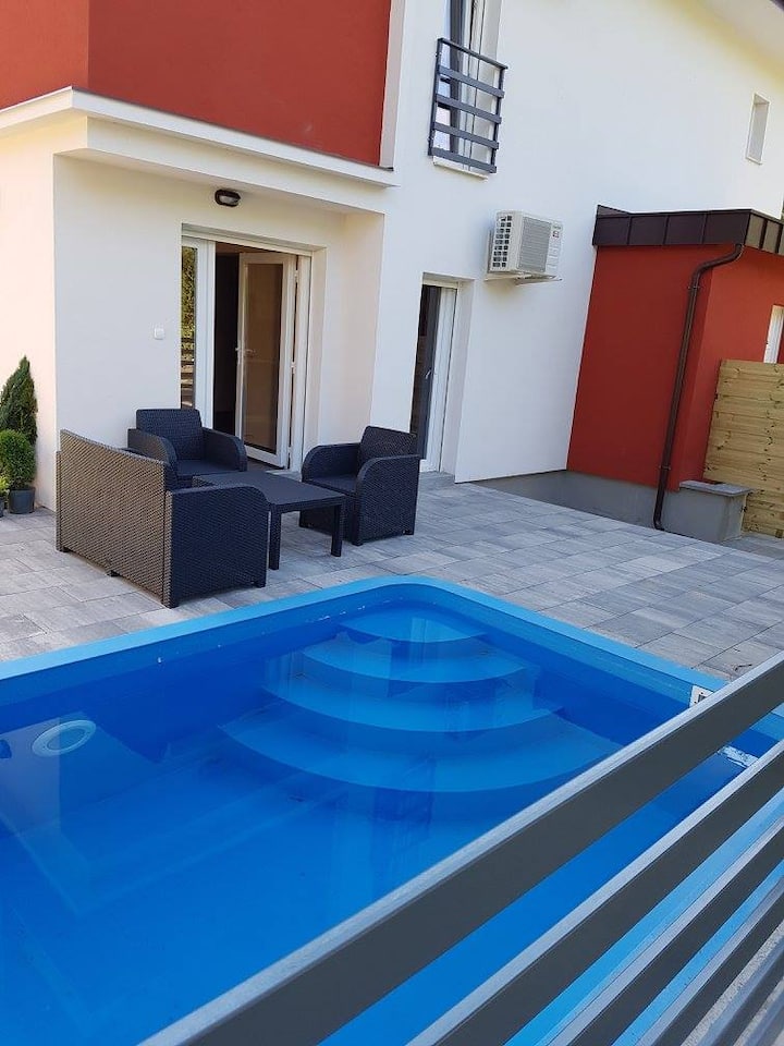 Happy Home Iii. Private Pool Apartment - Zamárdi