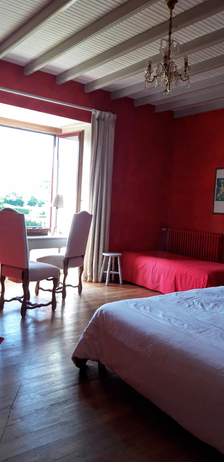 Chambre Chez L'habitant Dans Logis Vendéen Du Xvie - La Chataigneraie