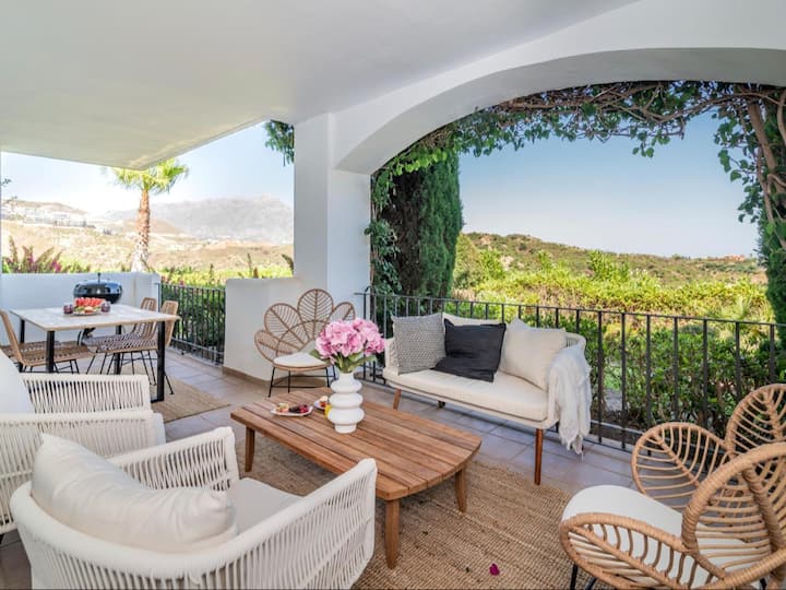 Luxury 2/bd Pool, Golf, Shopping & Amazing  View. - Costa del Sol