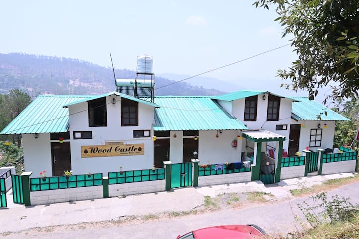 Wood Castle Luxury Home Stay/premium Room - Ranikhet