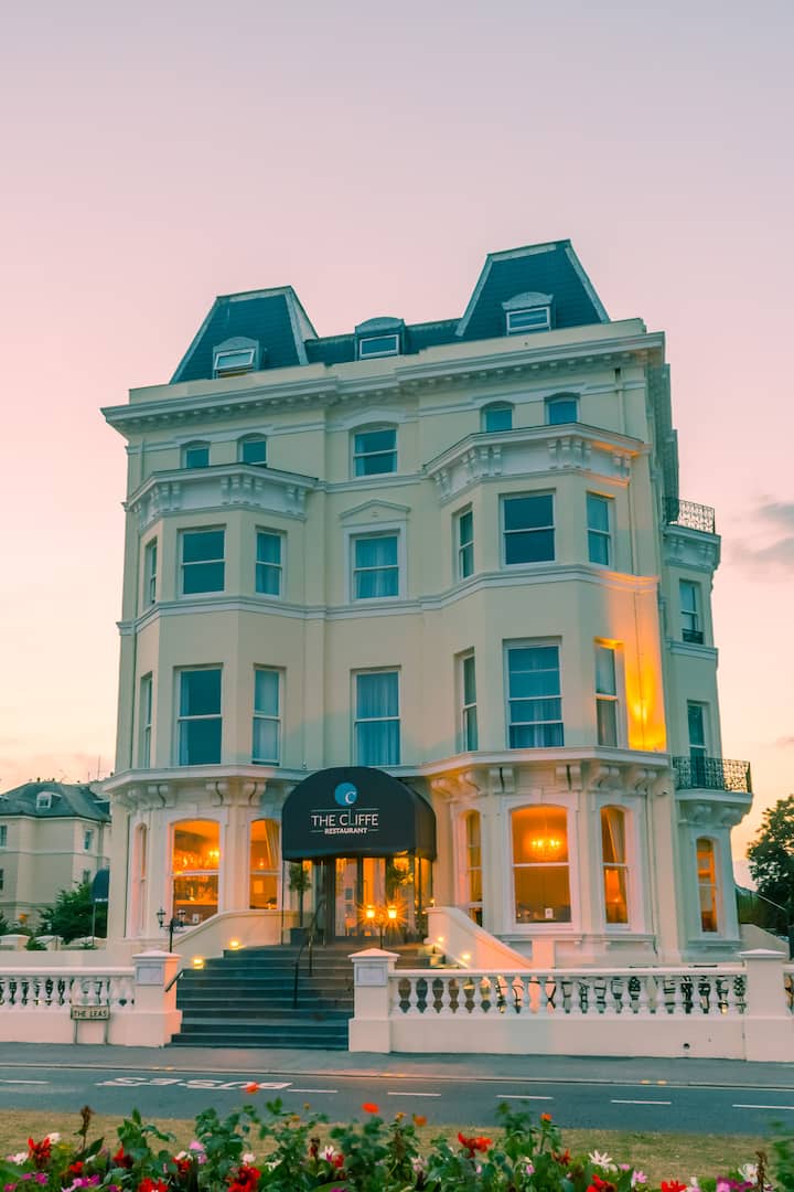 Private 2 Bedroom Apartment On The Leas - Folkestone