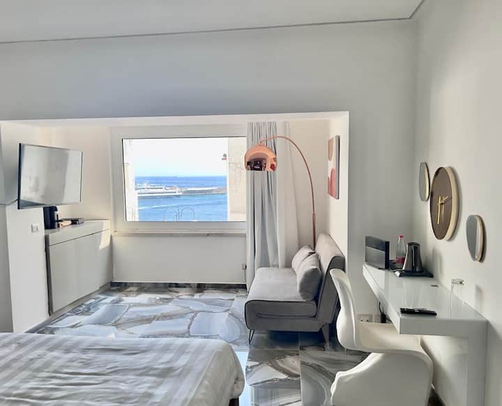 Charming Apartment Harbor View - Capri