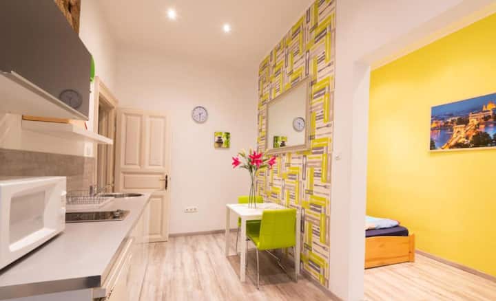 Studio Apartment By Hi5- Colorful Studio - Budapest