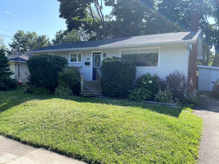Cozy 2-bedroom Bungalow In Quiet Neighbourhood. - Moncton