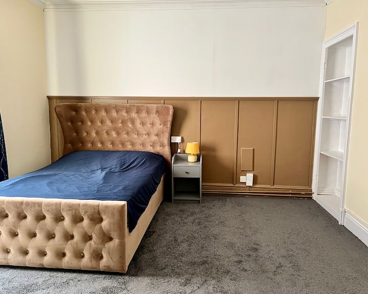 2 Bed Flat With Bathroom In Lampeter - Lampeter