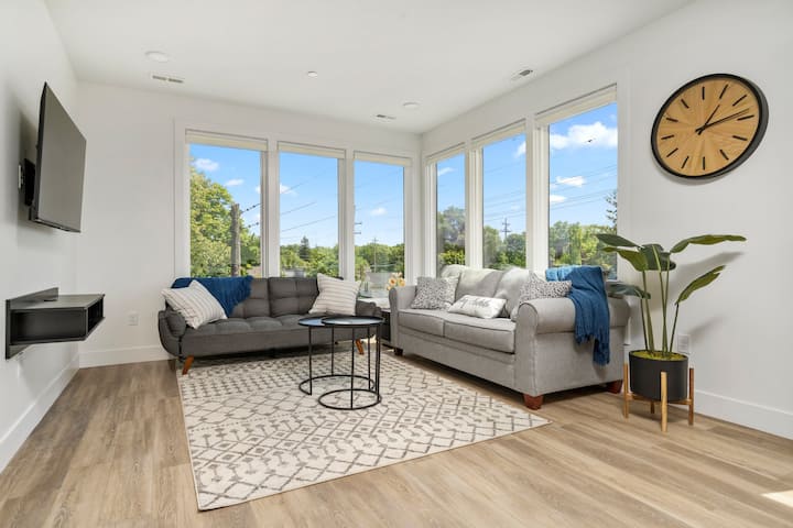 New Slabtown Suites 301 - Traverse City, MI