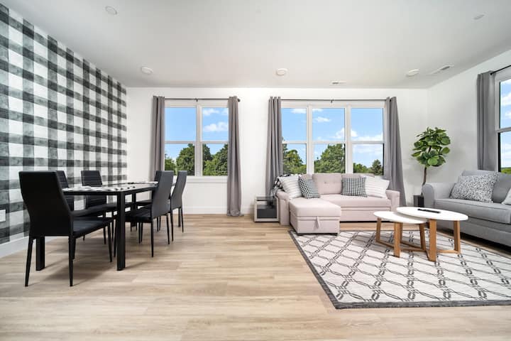 New Slabtown Suites 304 - Traverse City, MI