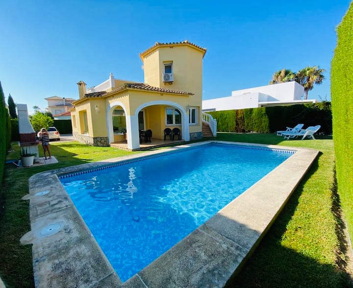 Luxury 4 Bed Villa With Pool - Oliva