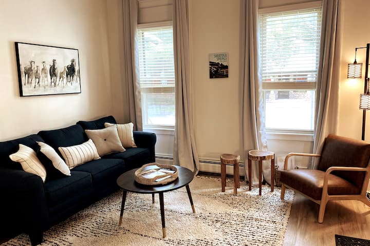 Spacious 1br Downtown Apt + 5min Walk To Broadway - Saratoga Springs, NY