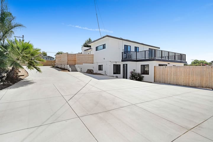 Beautiful 3-bedroom Beach House 🏝 W/ Large Yard! - Carlsbad, CA