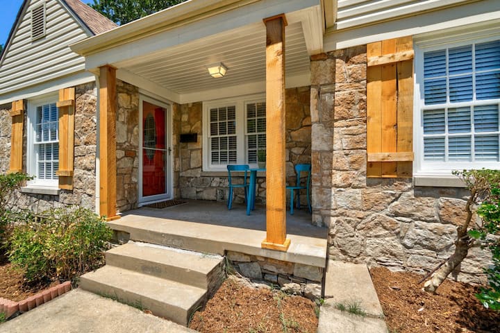 Cool, Convenient, Updated Cottage- Fresh Reno! - Oklahoma City, OK